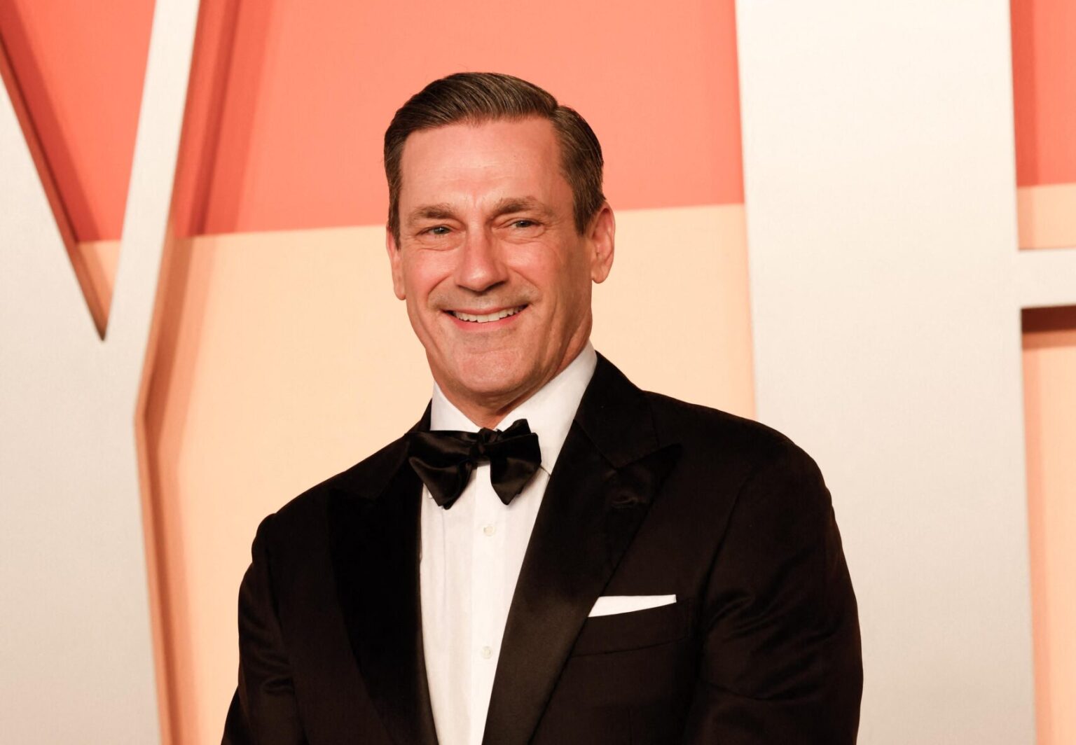 JON HAMM Y EL ARTE DE REINVENTARSE EN YOUR FRIENDS & NEIGHBORS - Revista Q