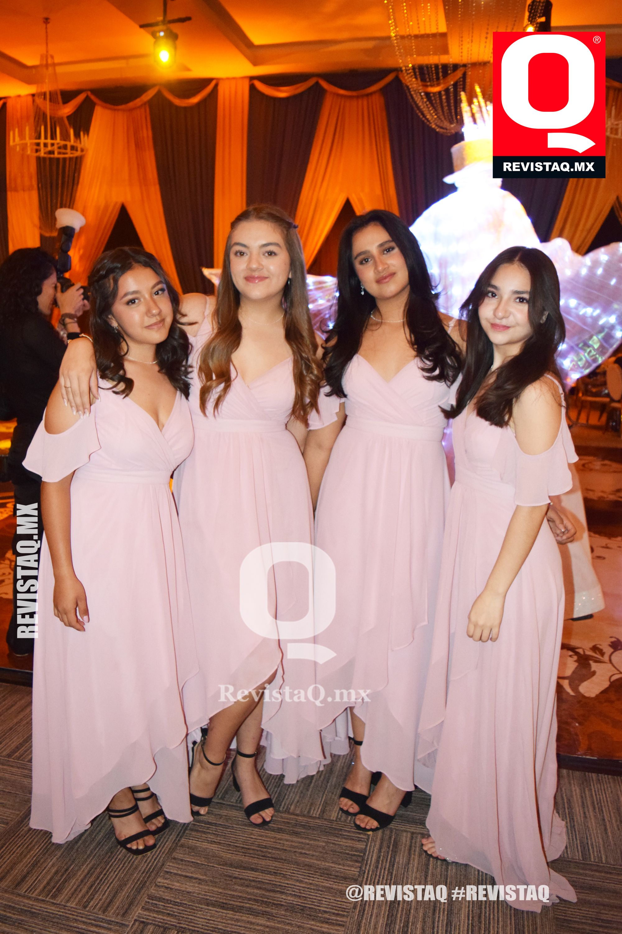 ANETTE JULIANA FESTEJA SUS MÁGICOS XV AÑOS - Revista Q