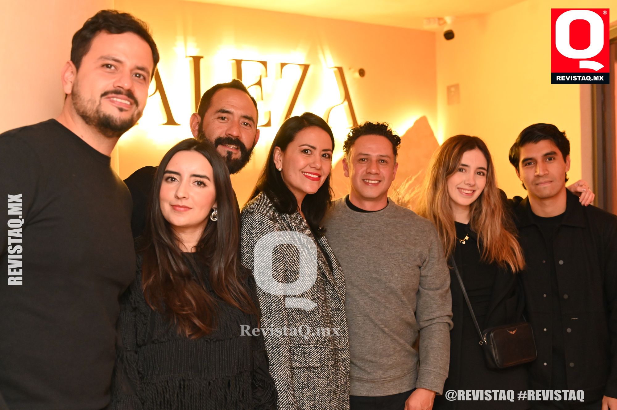 Alejandra Zárate cortó el listón inaugural de Aleza, acompañada de Juan ...