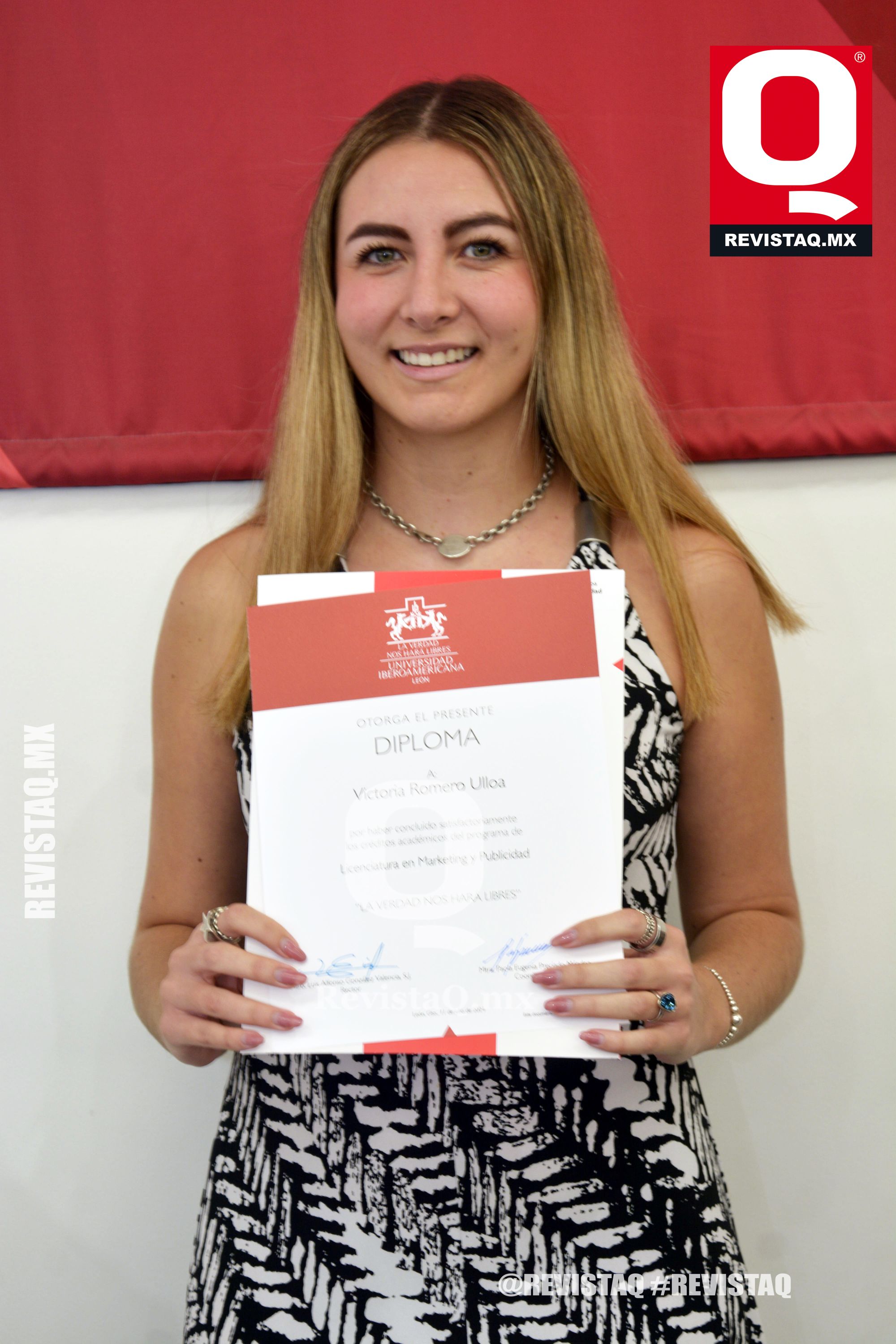 ENTREGAN DIPLOMAS - Revista Q