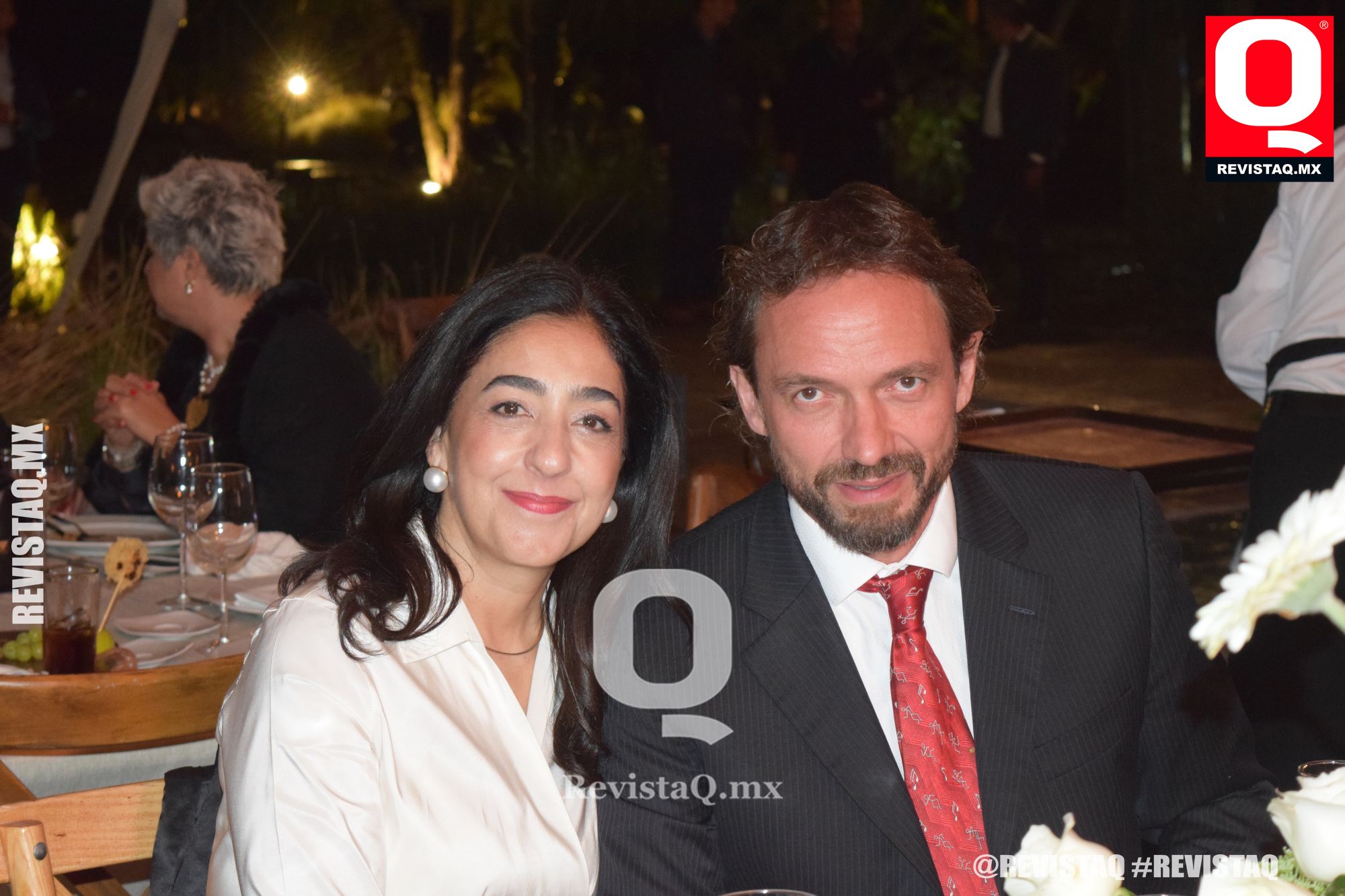 FELICES EN SU GRADUACIÓN LOS DE LA ANÁHUAC - Revista Q