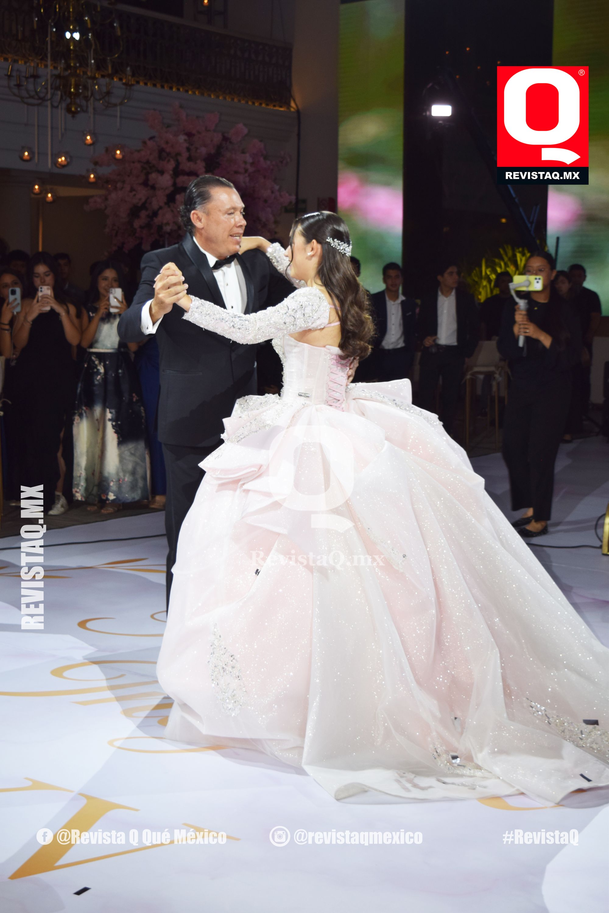 FERNANDA IÑIGUEZ BOCANEGRA Y SU INOLVIDABLE FIESTA - Revista Q