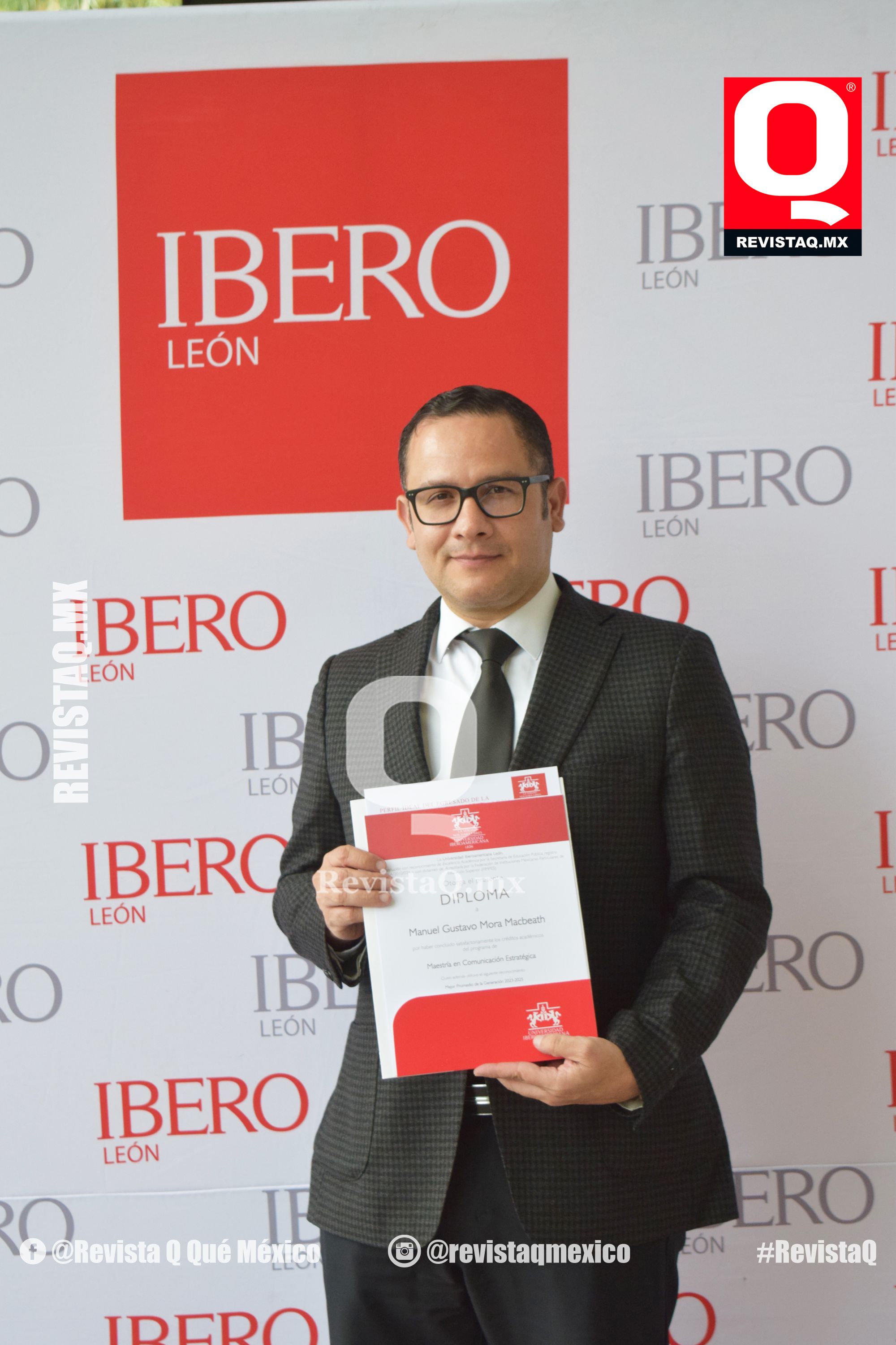 LOS DE LA IBERO TIENEN CEREMONIA DE EGRESO - Revista Q