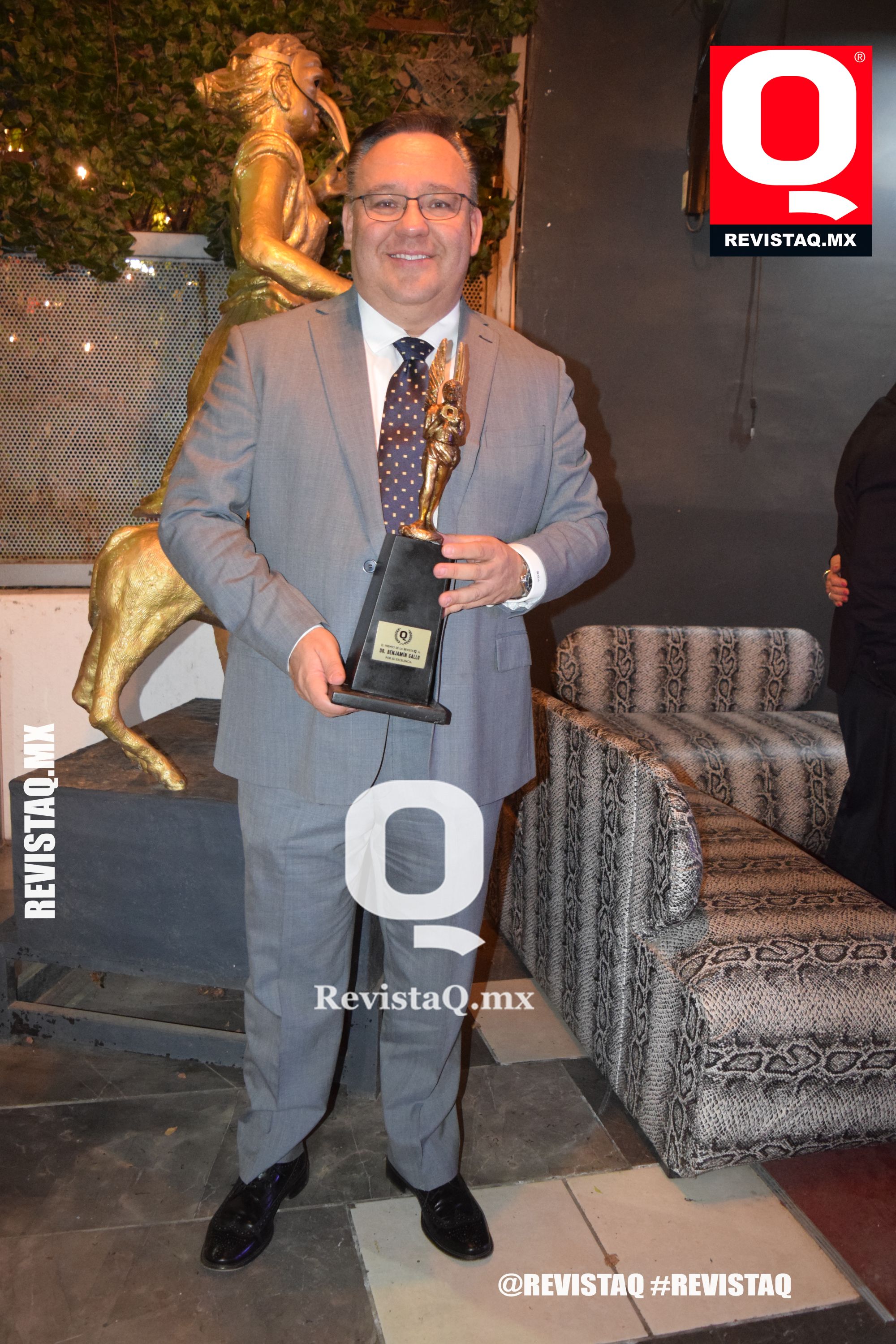 Profesionistas, empresarios y artistas en los Premios Q en el Campestre ...