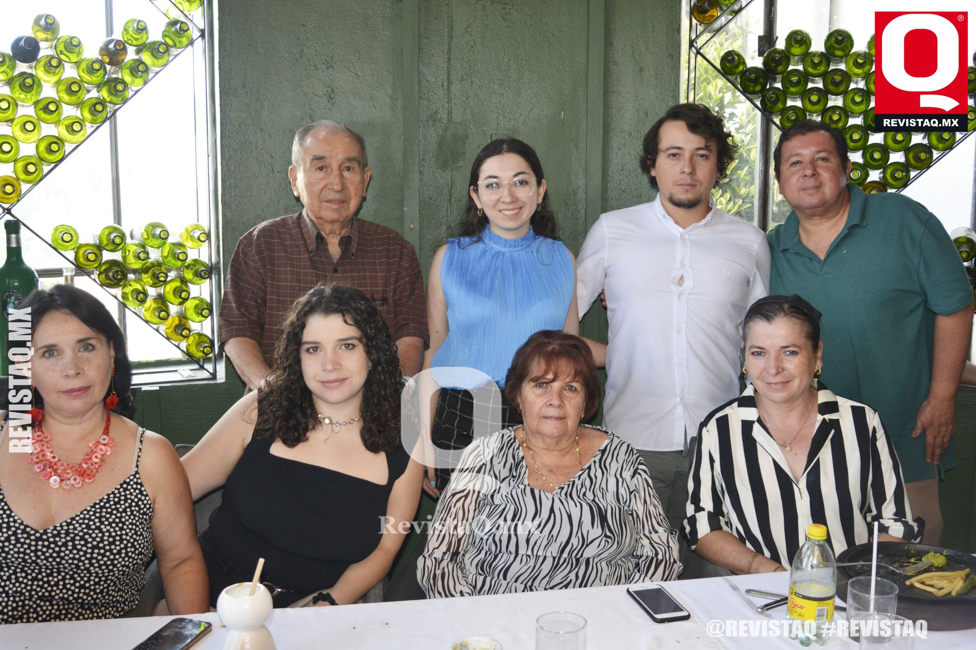 Q RETRO. – Disfrutan de agradable atmósfera - Revista Q