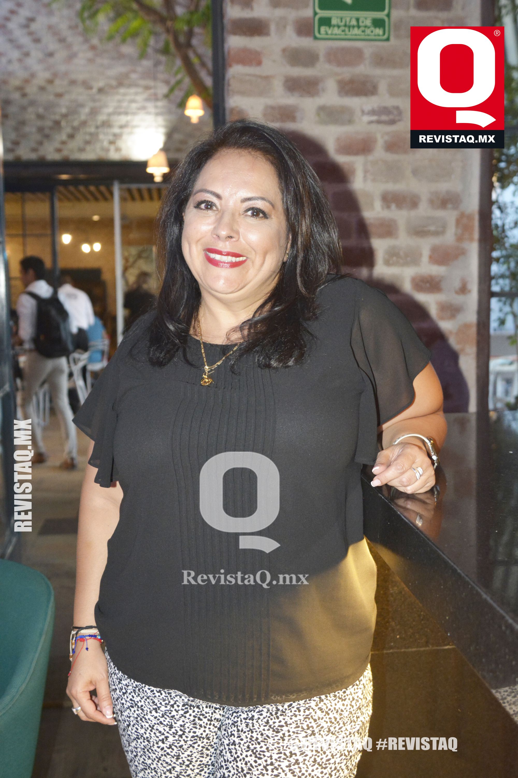 Q RETRO. - SE REENCUENTRAN EX COMPAÑERAS DEL MIRAFLORES - Revista Q