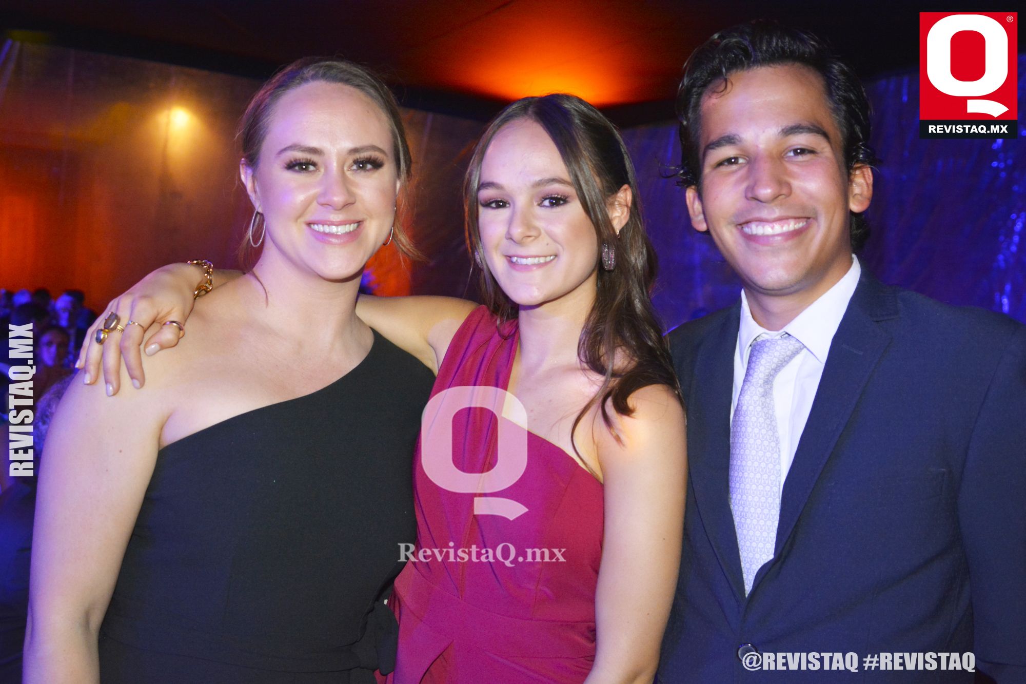 Q Retro. - “Celebran su emotiva graduación” - Revista Q