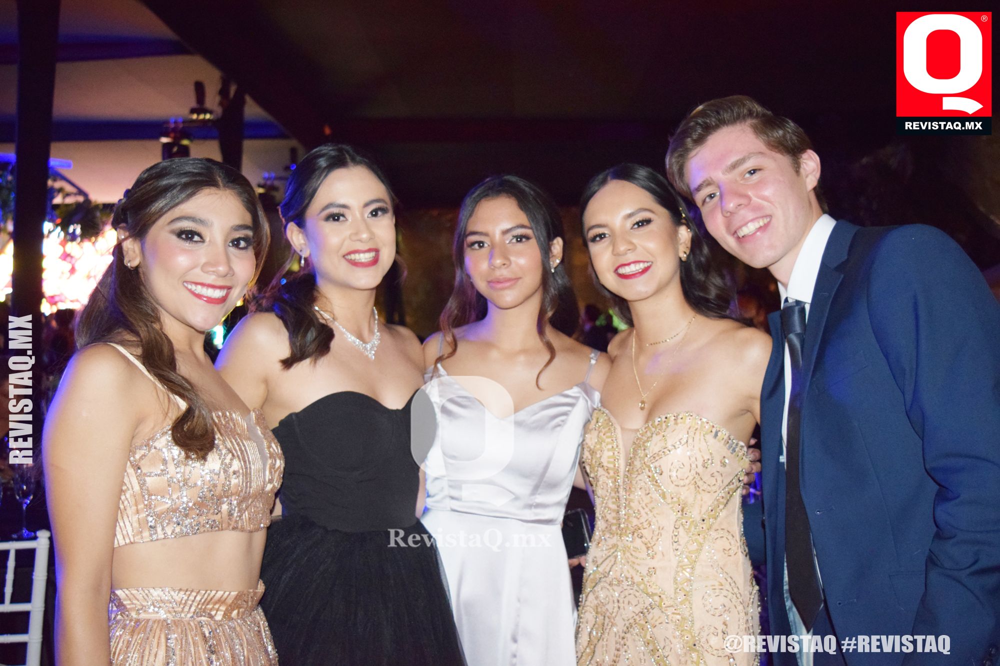 Q Retro. - SE GRADÚAN “EMOCIONADOS” - Revista Q