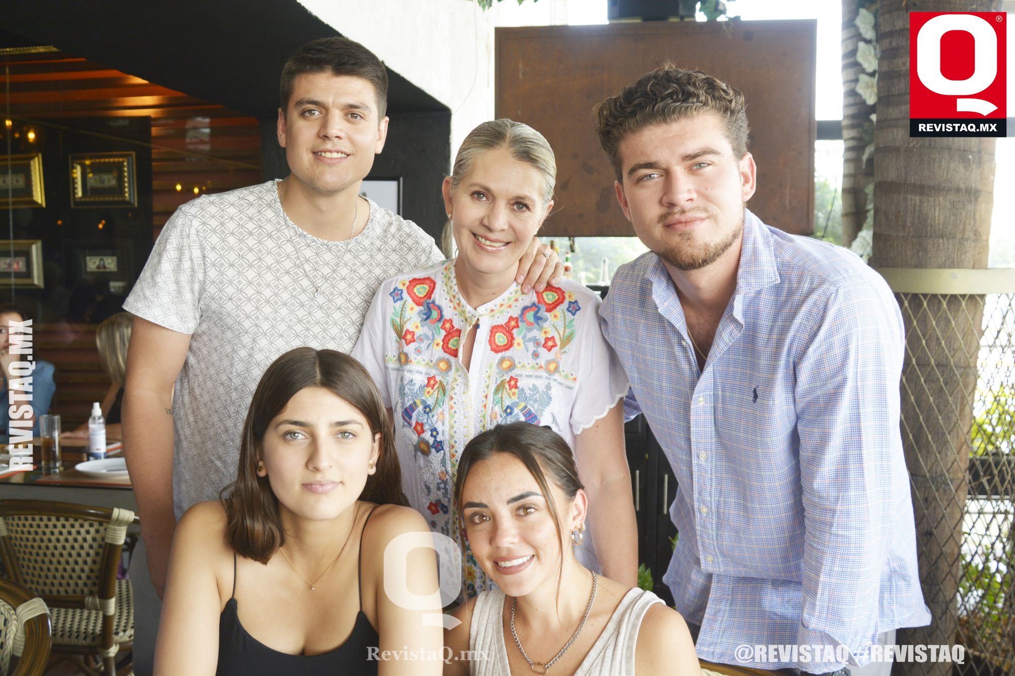 Q Retro. - ¡Festejan en grande! - Revista Q