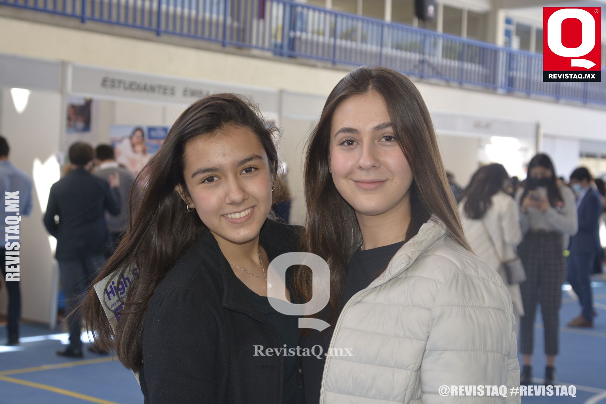 Revista Q Retro. - Visitan gran feria universitaria - Revista Q