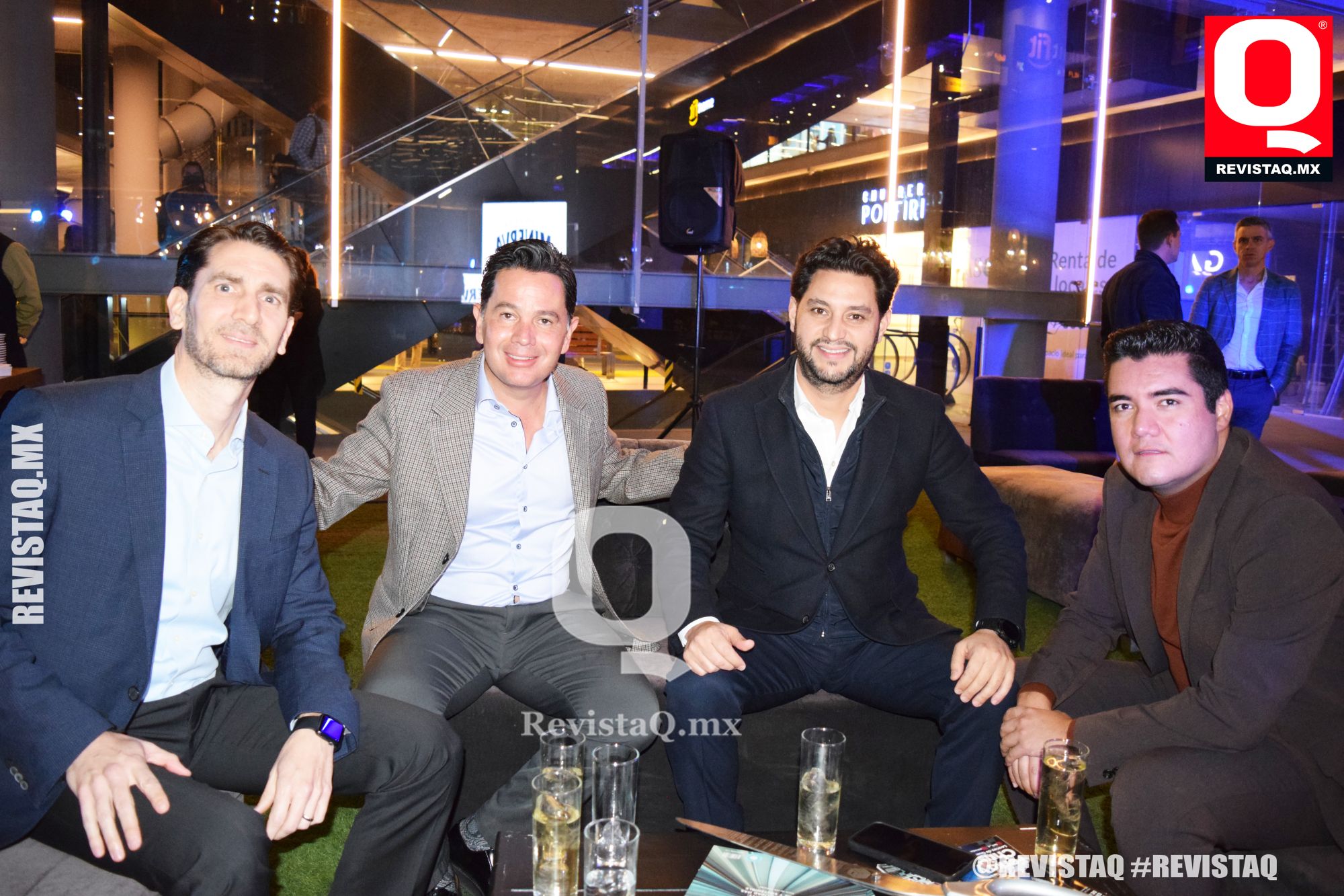 Revista Q retro. - Gran corte de listón - Revista Q