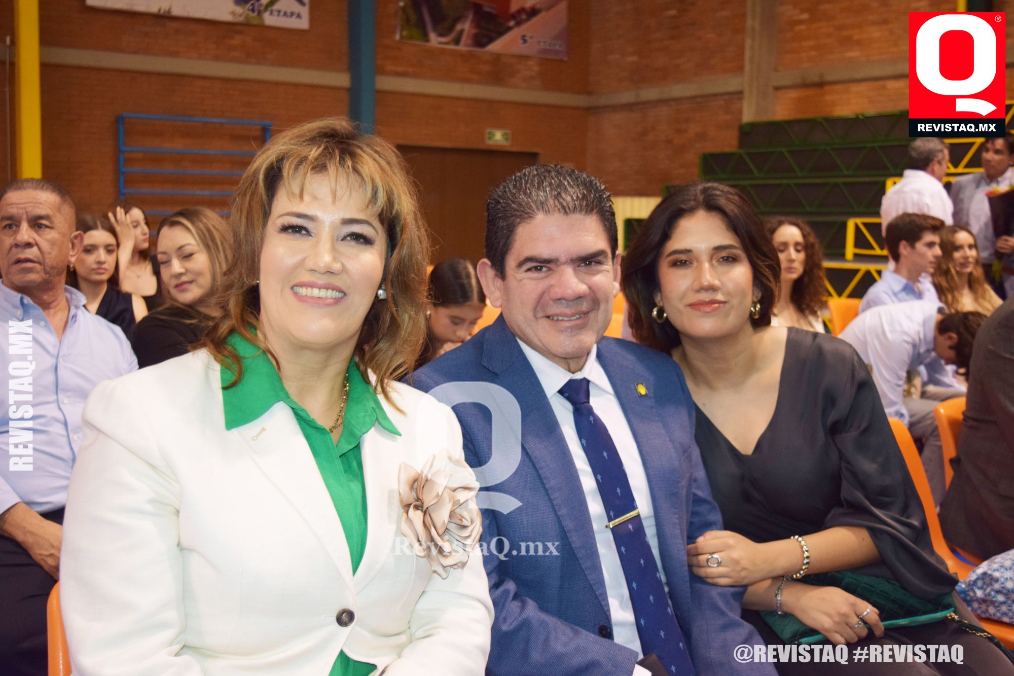 SE VAN A LA UNIVERSIDAD ESTUDIANTES DEL MIRAFLORES - Revista Q