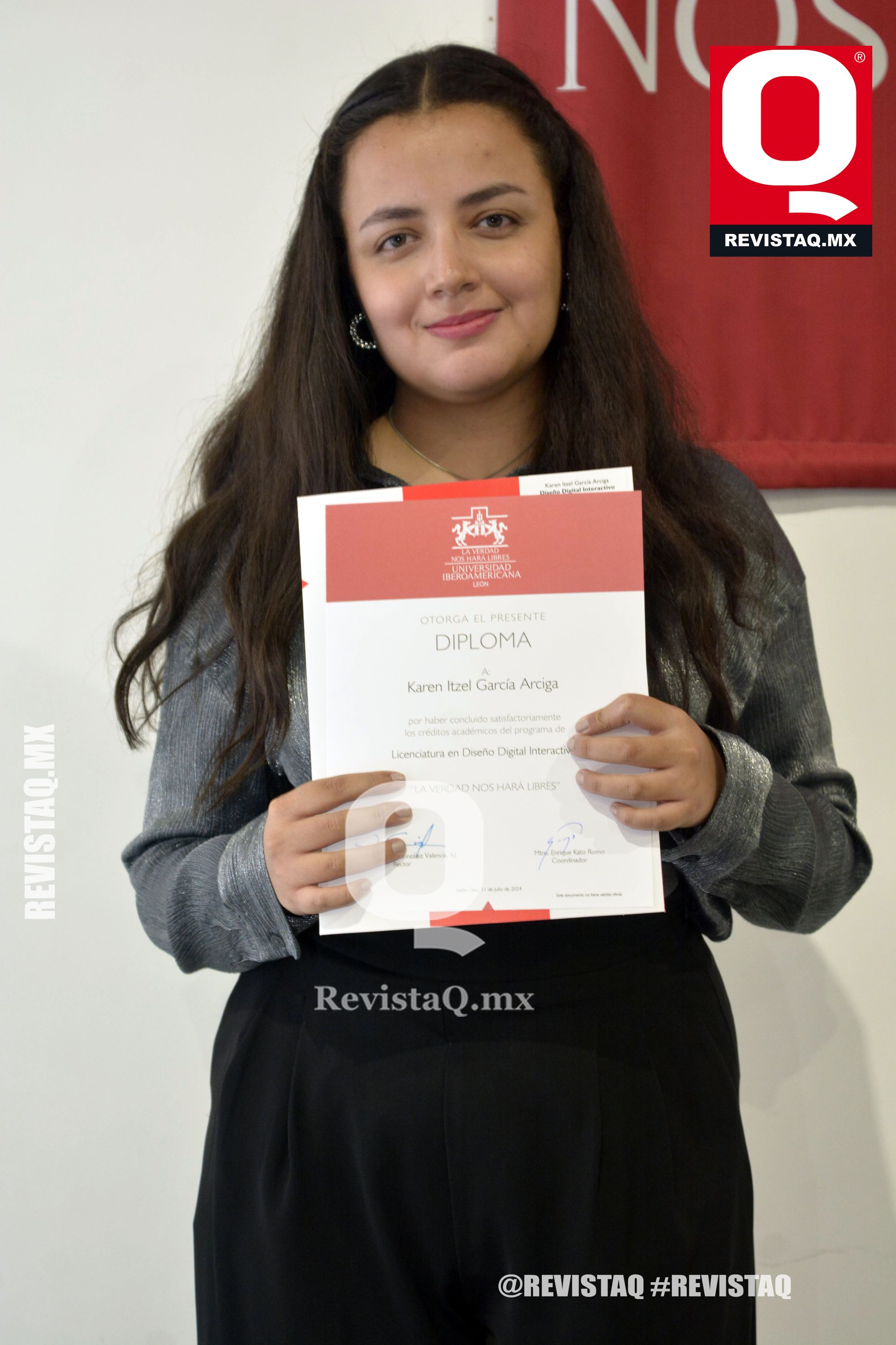 Se titulan y reciben diploma - Revista Q