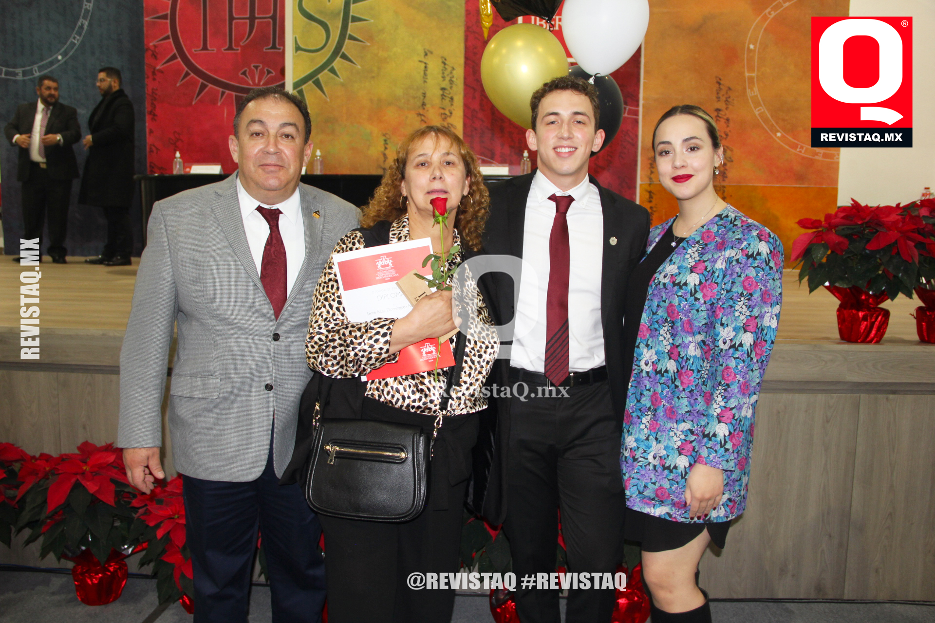 Q retro. - Viven conmovedor acto académico - Revista Q